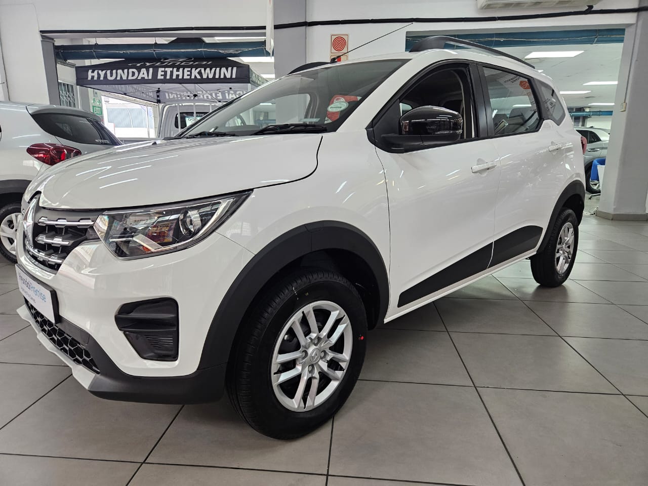 Renault Triber 1.0 Life for sale - R 115 000 | Carfind.co.za