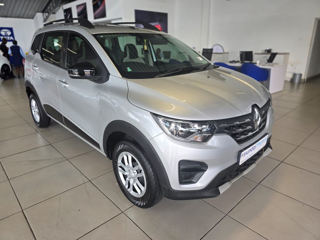 Renault Triber 1.0 Zen for sale in Gauteng - Johannesburg - Carfind.co ...