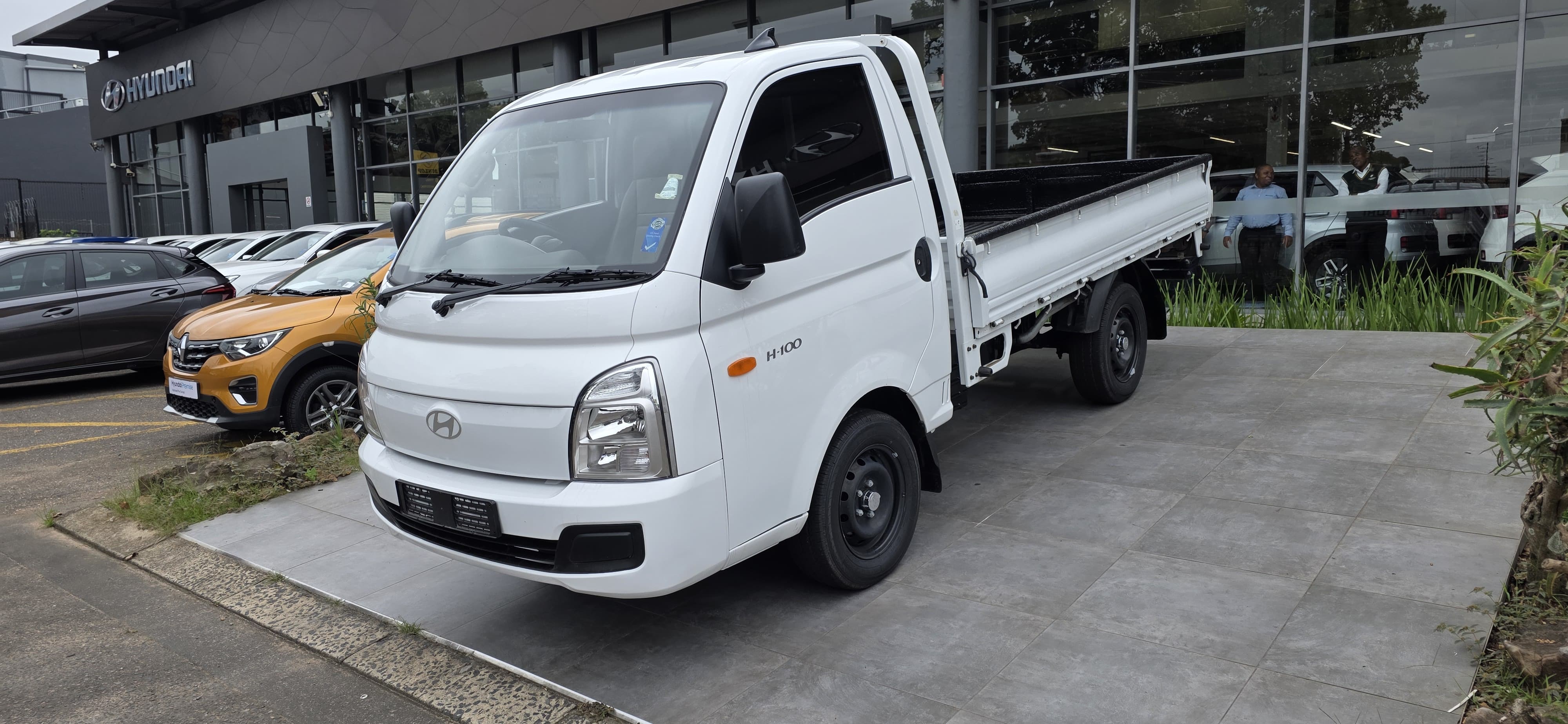 Hyundai H100 2.6 D Euro II Dropside Aircon for sale in KZN - Pinetown ...