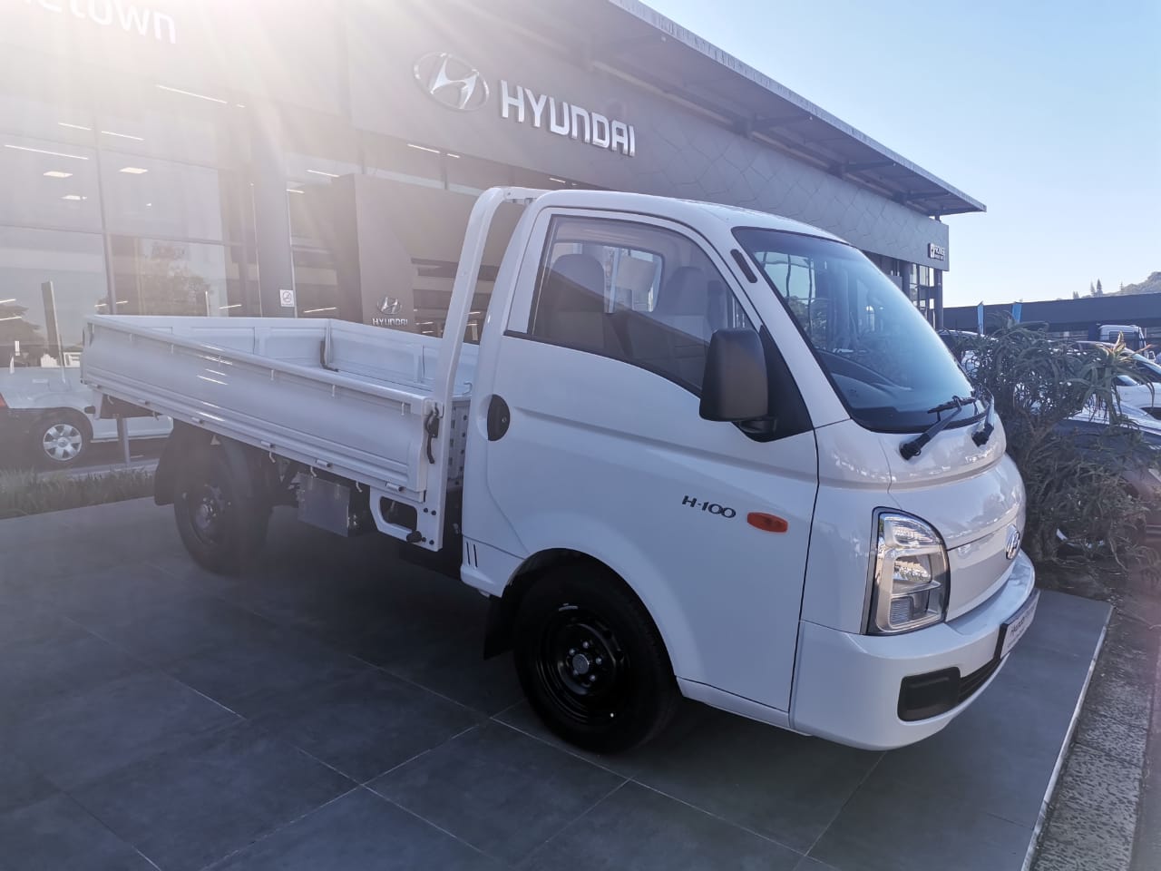 Hyundai H100 2.6 D Euro II Dropside Aircon for sale - R 299 900 | Carfind.co.za